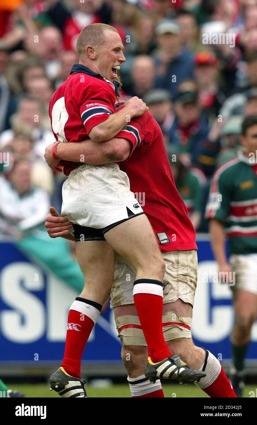 Peter stringer celebrates scoring munsters second try hi-res stock ...