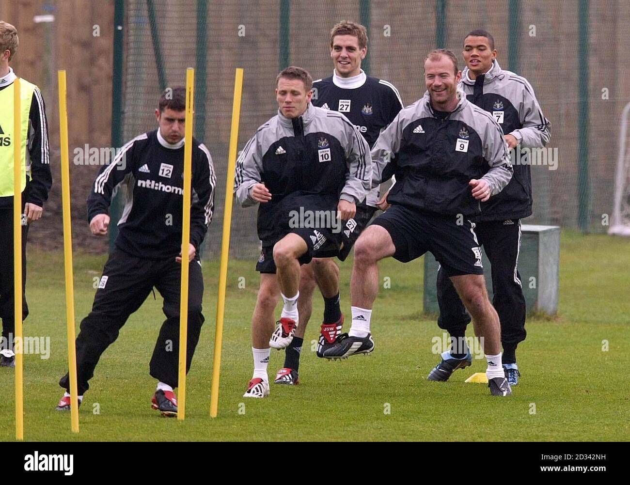 Jonathan woodgate third right hi-res stock photography and images - Alamy