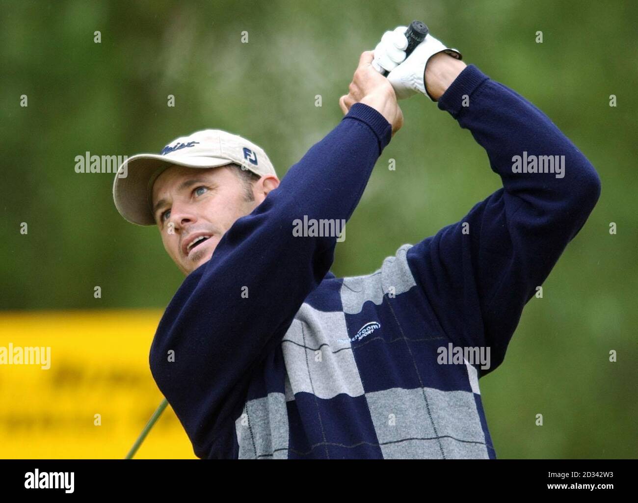 New Zealand's Stephen Scahill looks on after playing his shot during ...
