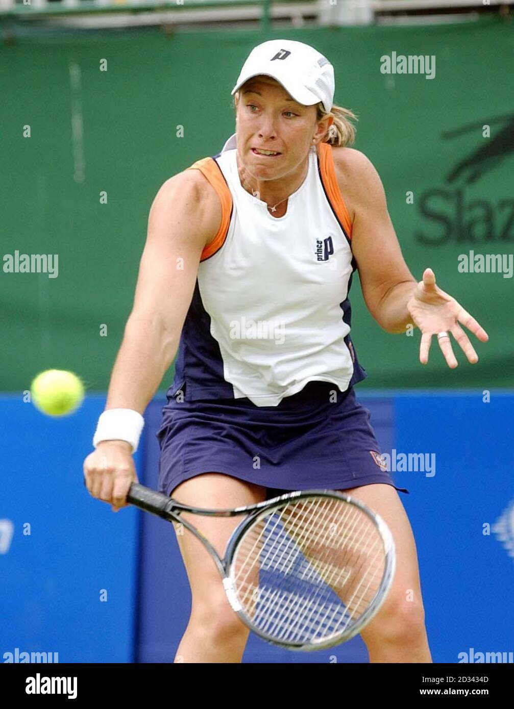 Usas lisa raymond in action hi-res stock photography and images - Alamy