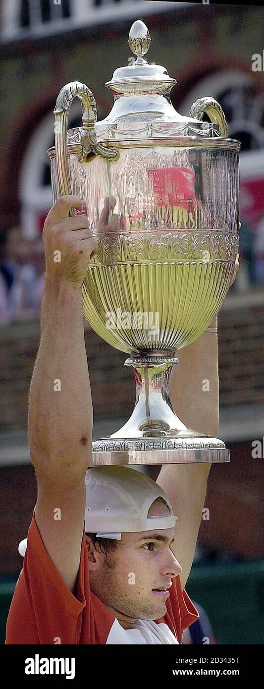 USA's Andy Roddick with the Stella Artois Championship trophy after he ...
