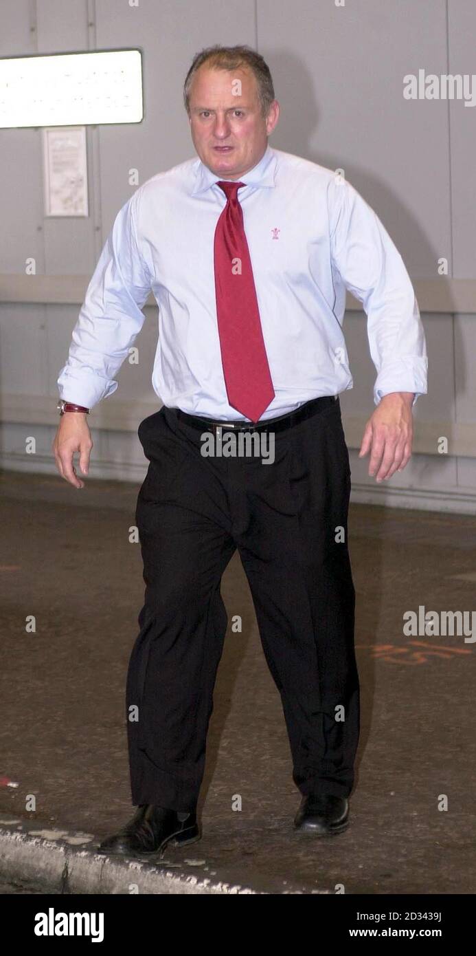 The welsh rugby team arrives at heathrow airport hi-res stock ...