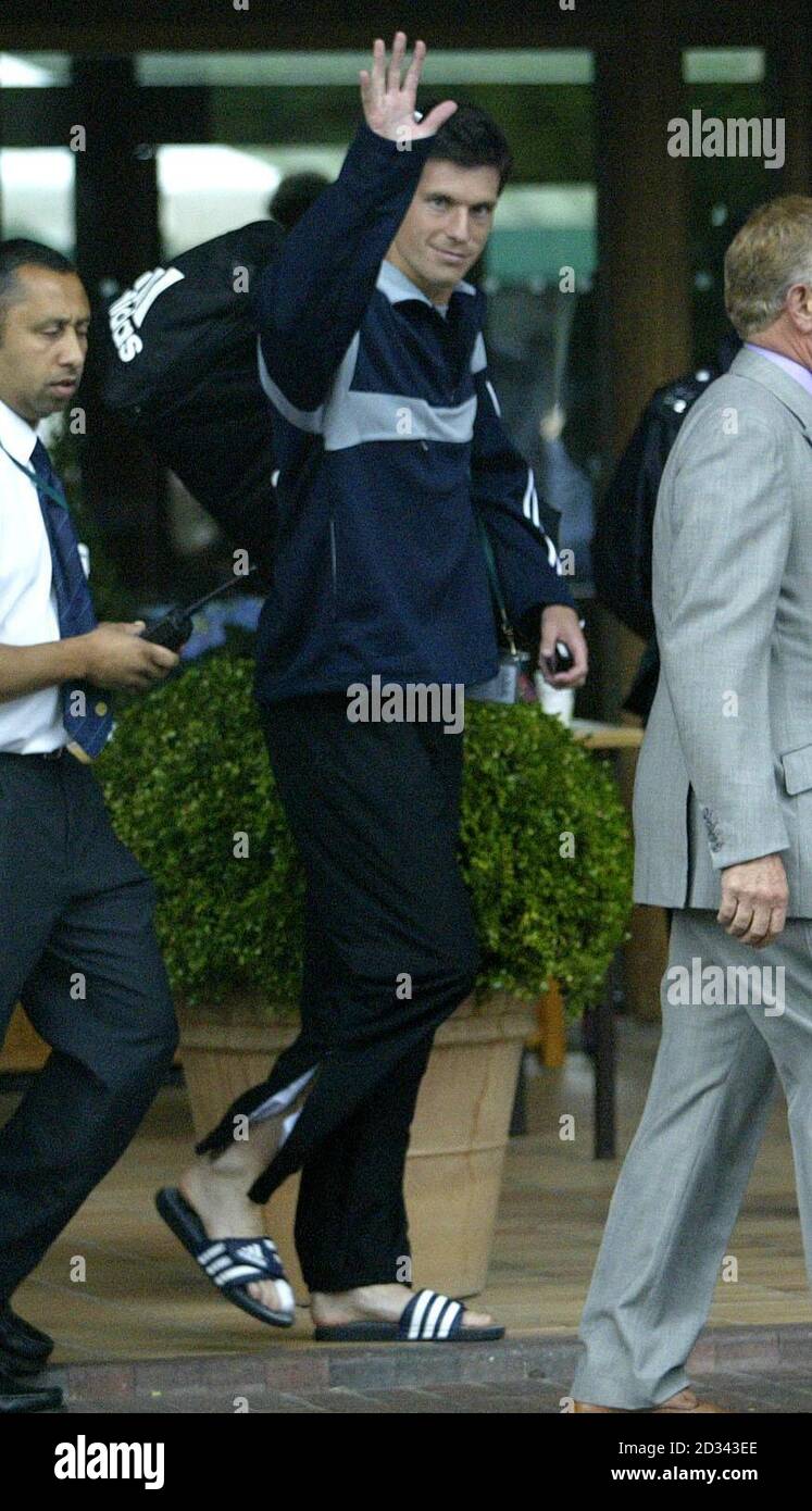 Sport tennis waving tim henman hi-res stock photography and images - Alamy