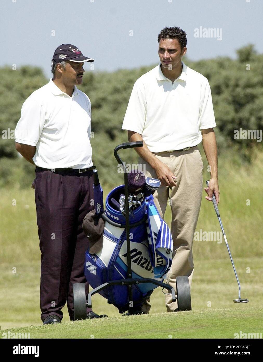 FOR EDITORIAL USE ONLY. NO MOBILE USE : James Conteh, (right) with his ...