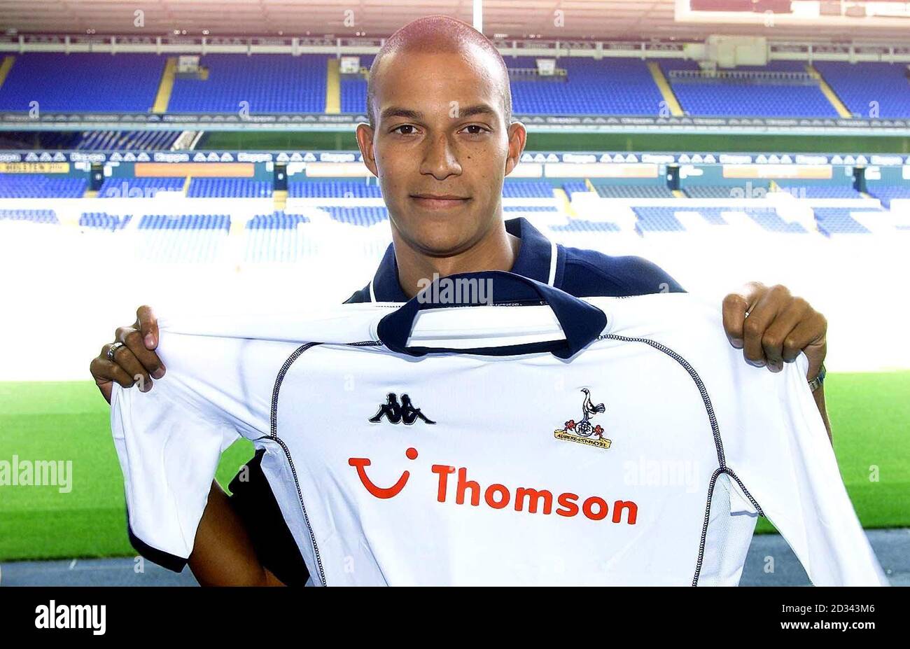 Signing bobby zamora hi-res stock photography and images - Alamy