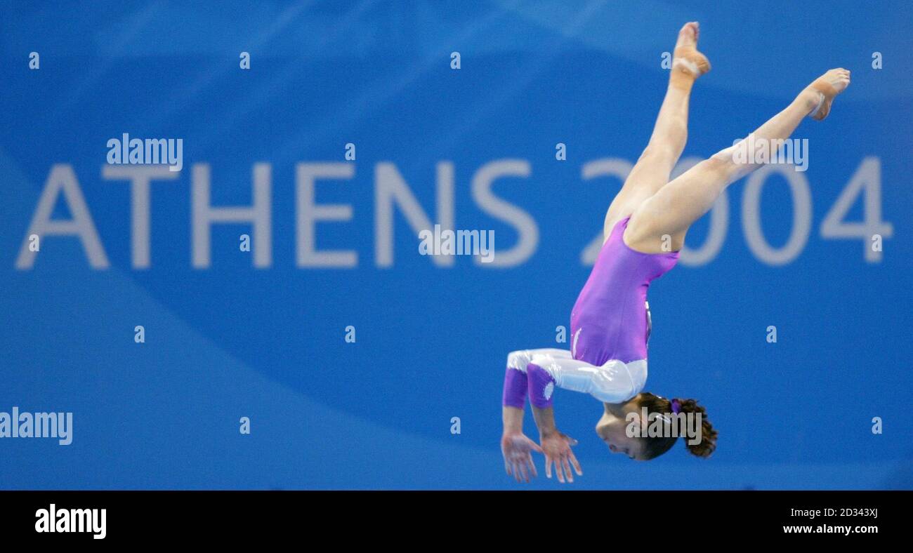 2004 athens gymnastics hi-res stock photography and images - Alamy