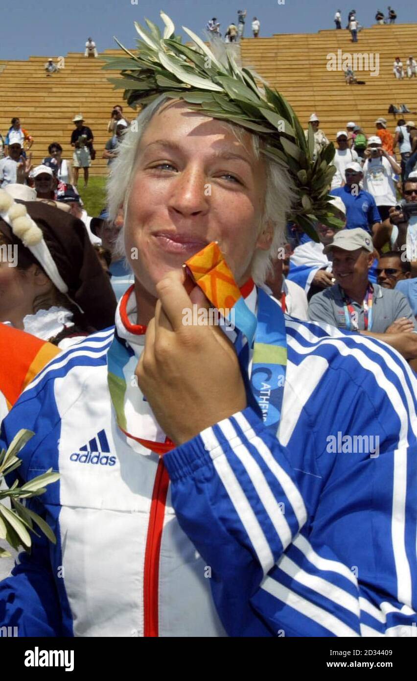 Great Britain's Helen Reeves from Nottingham celebrates with her Bronze ...