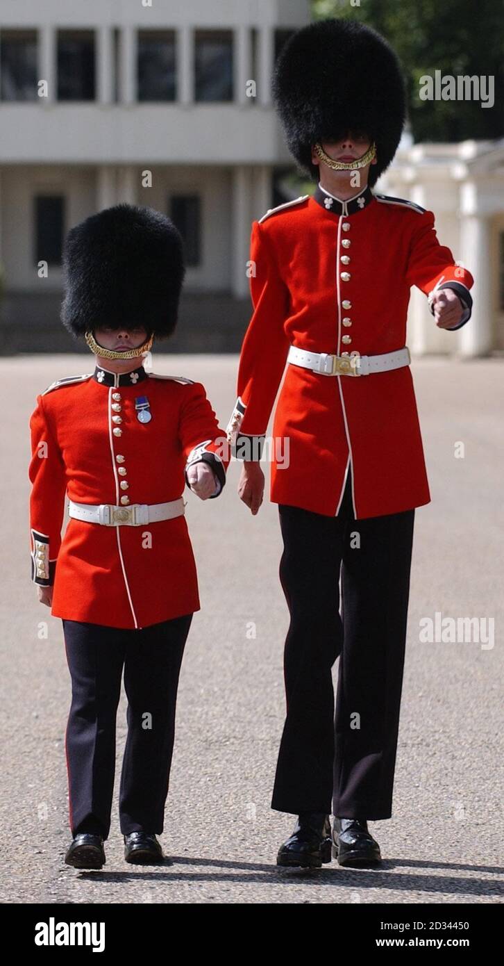 Is the tallest soldier in the guardss 362 year history hi-res stock ...