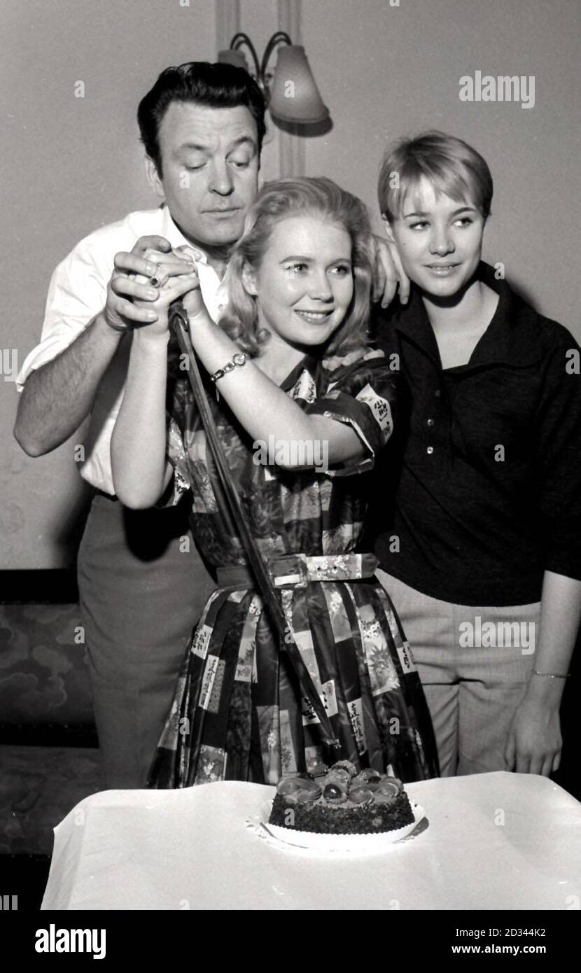 Juliet Mills, actress daughter of actor John Mills, gets a help with ...