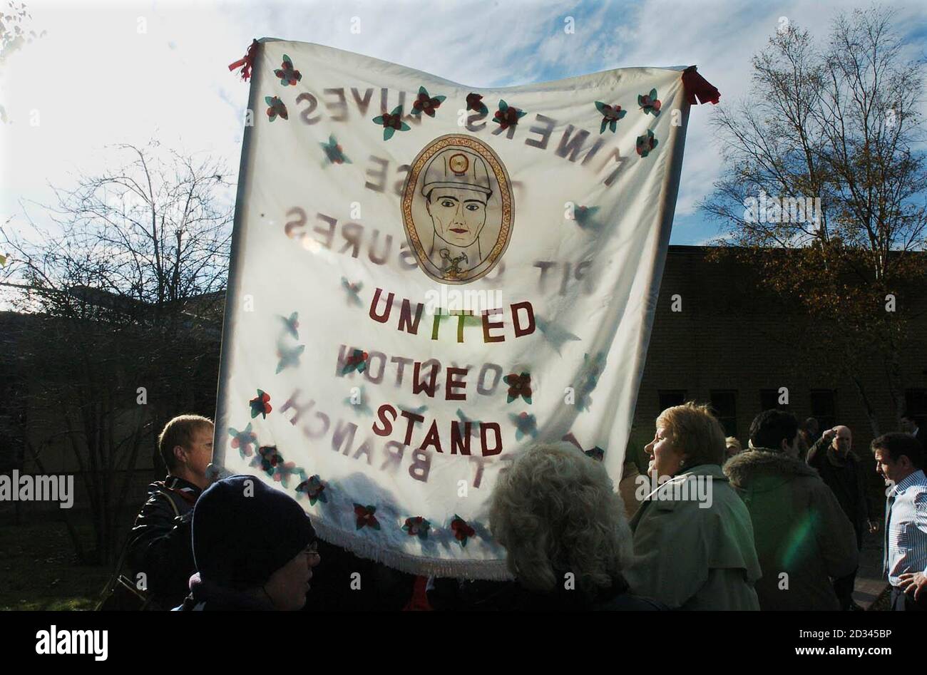 Miners wives protest at the closure of the Riccall pit where coal ...