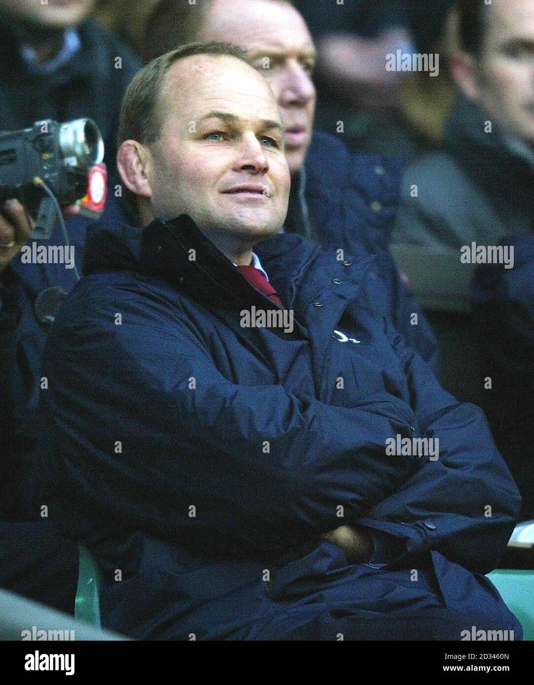 England coach andy robinson looks on hi-res stock photography and ...