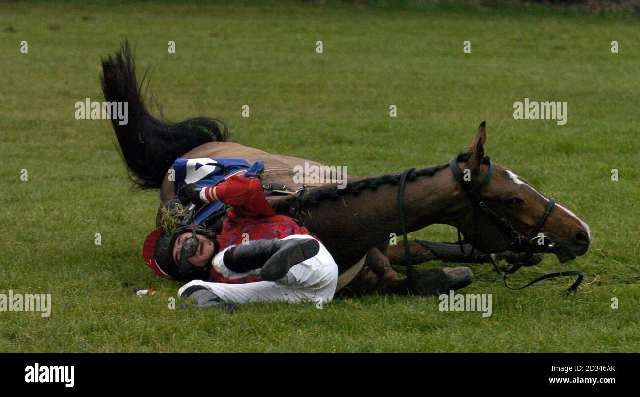 Jockey robert walford falls off hi-res stock photography and images - Alamy