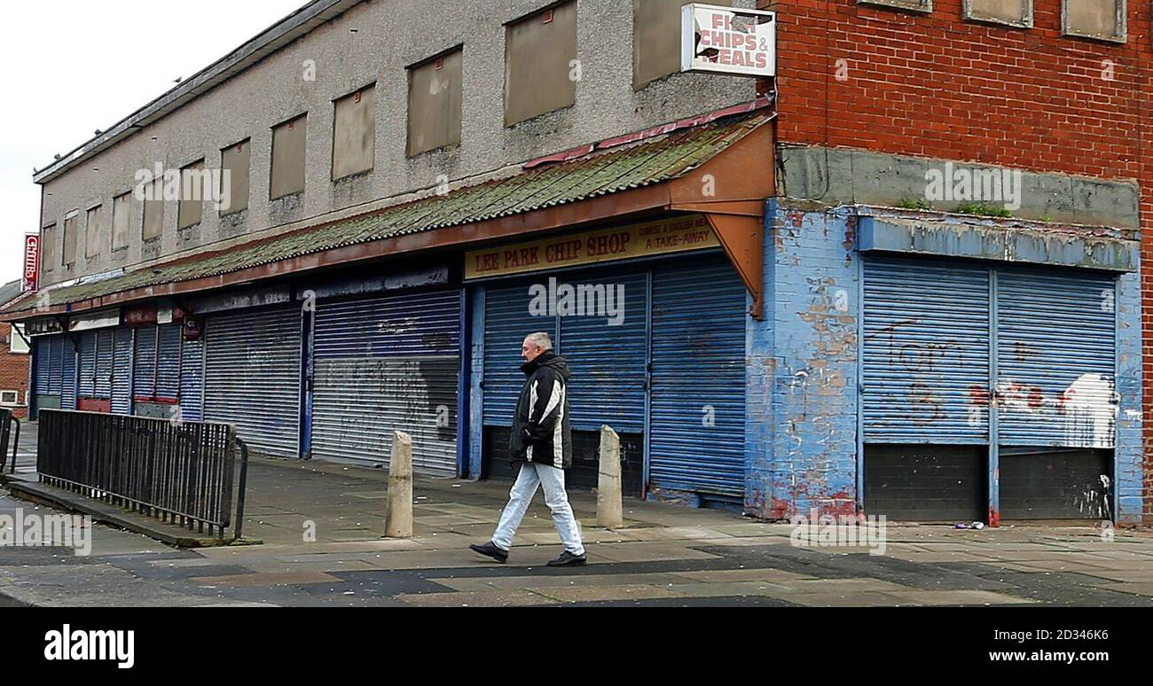 Row or parade of shops hi-res stock photography and images - Alamy