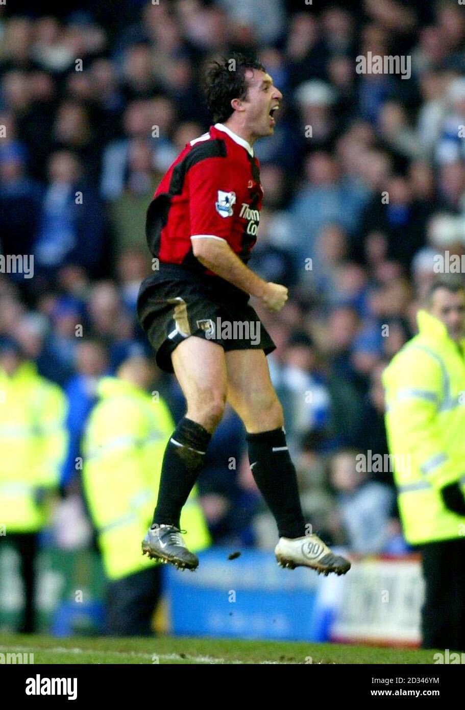 Manchester City's Robbie Fowler celebrates scoring Stock Photo - Alamy