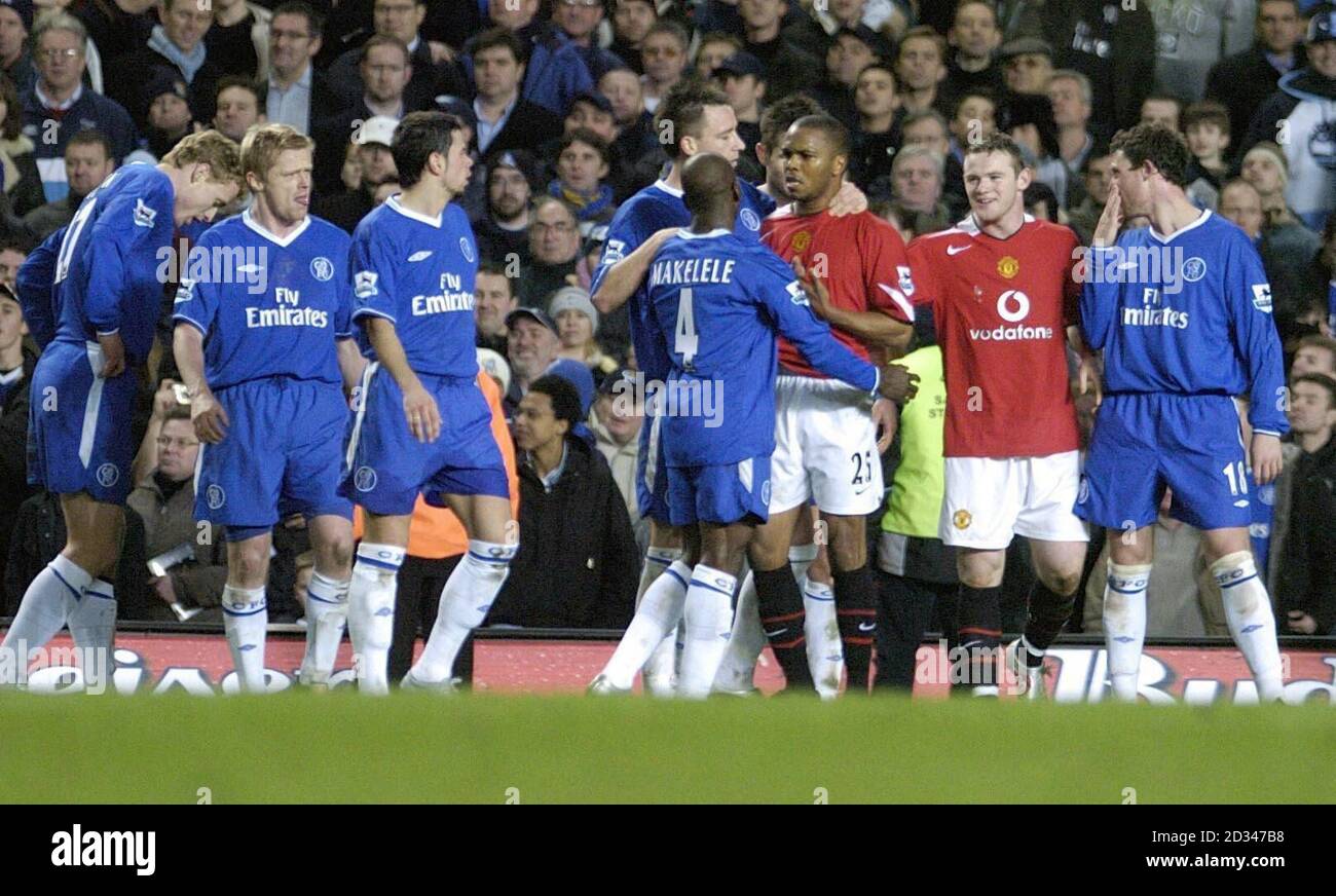 Action scuffle football hi-res stock photography and images - Alamy