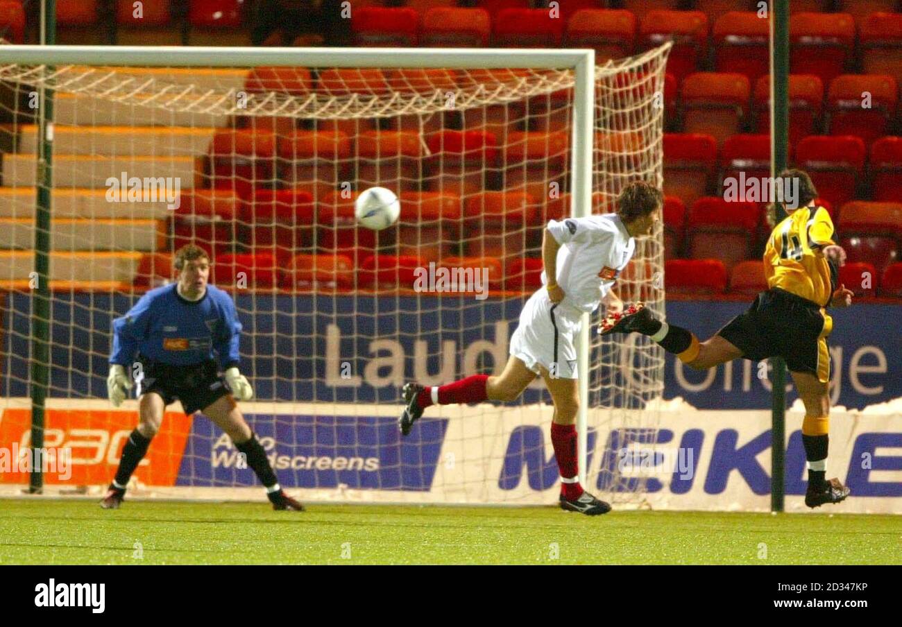 East Fife's Les Byle (right) scores a consolation goal past Dunfermline ...