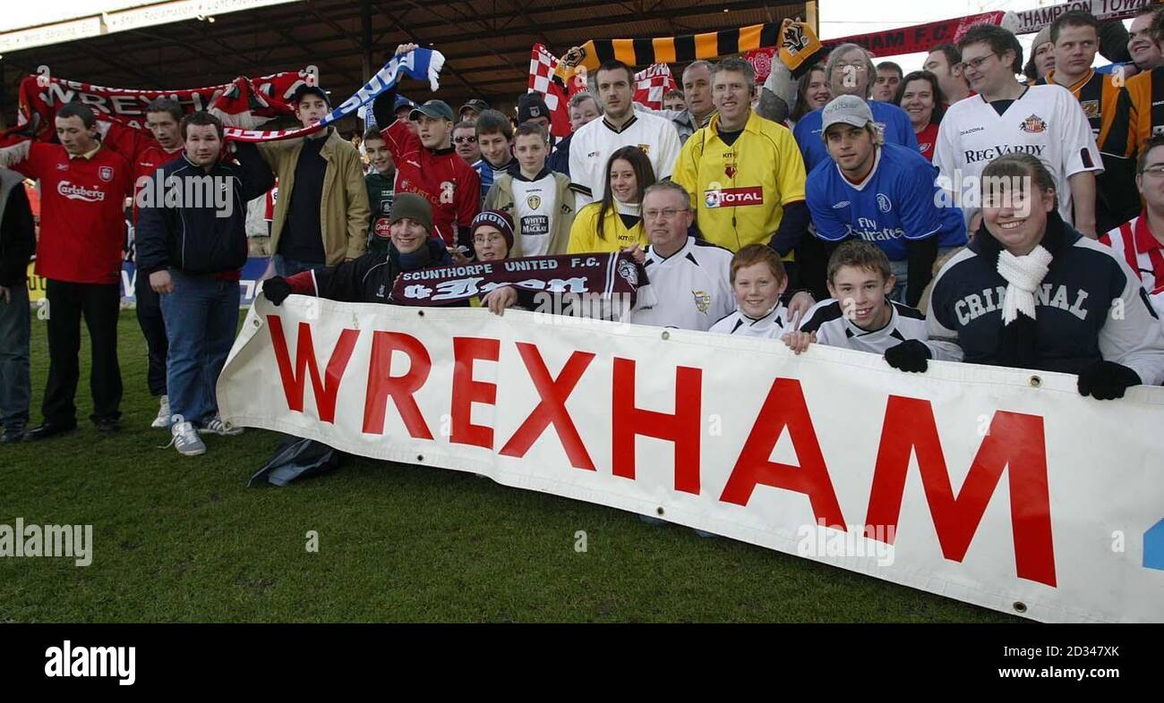 Wrexham fans racecourse hi-res stock photography and images - Alamy