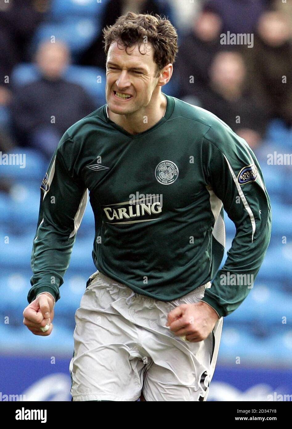 Sport football celebrating chris sutton hi-res stock photography and ...