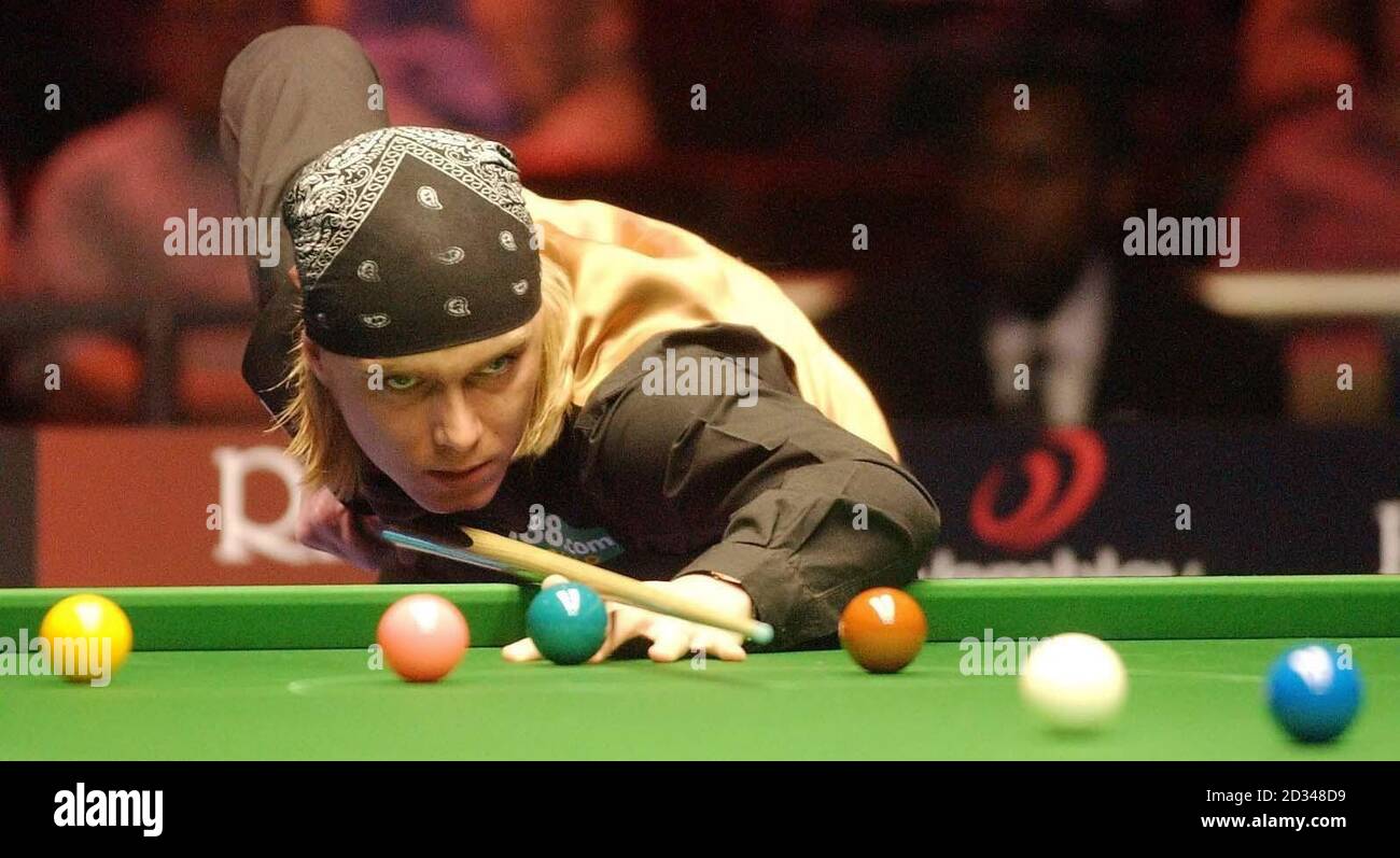 Paul Hunter in action against Steve Davis Stock Photo - Alamy