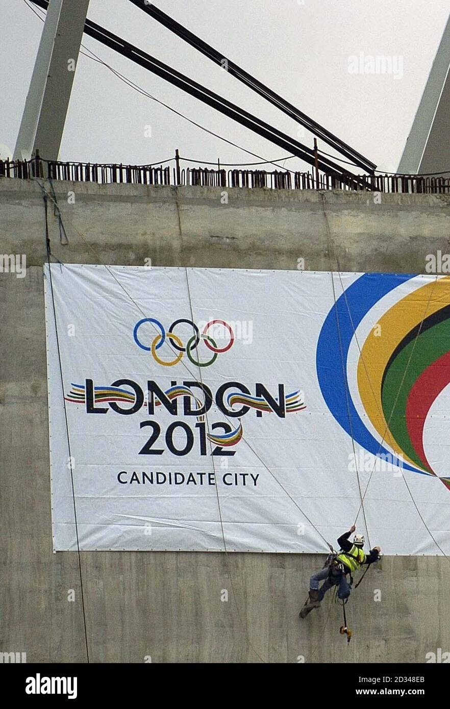 Workmen unveil a giant banner Stock Photo - Alamy