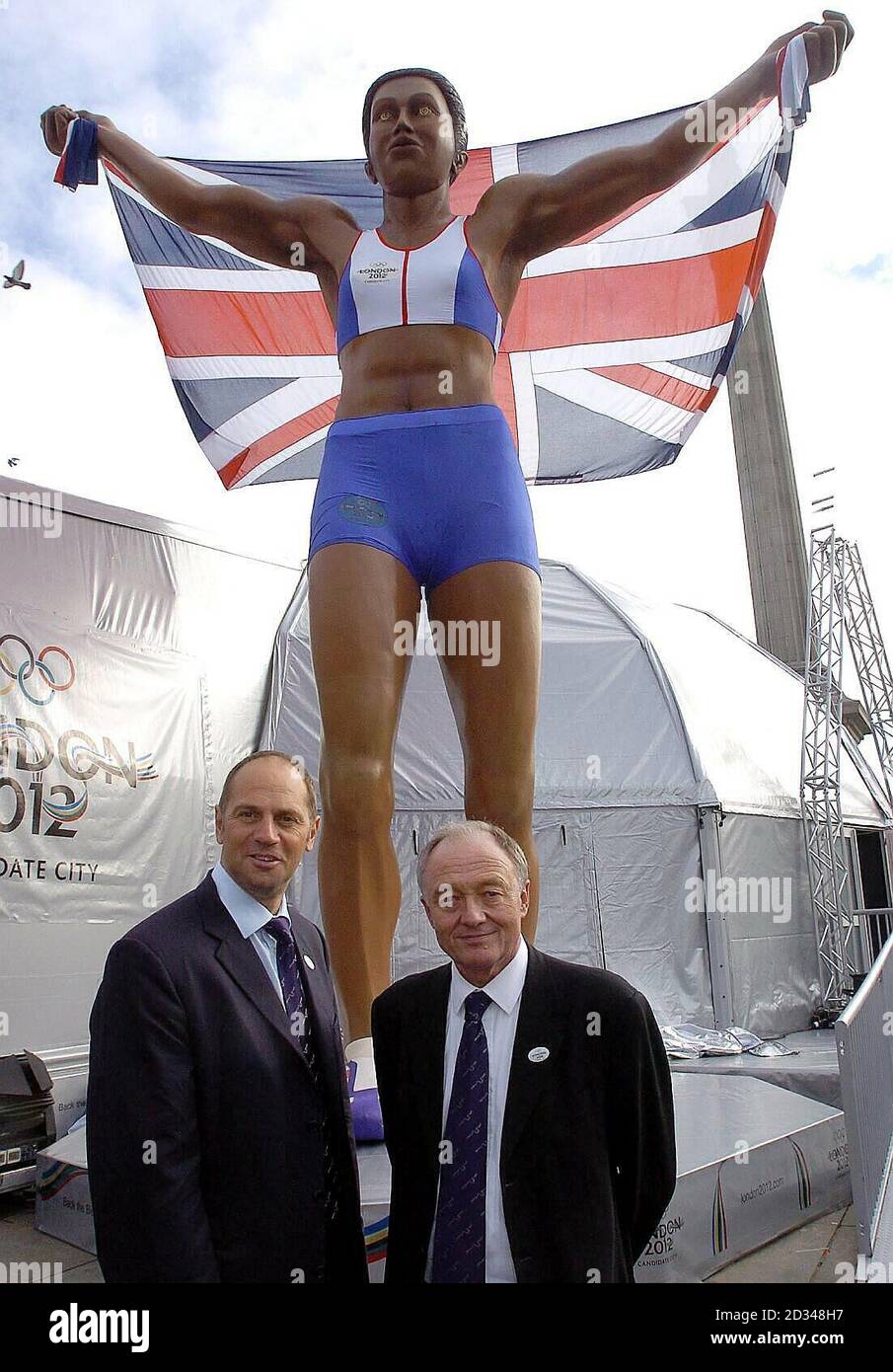 Sir Steve Redgrave (left) and London Mayor Ken Livingstone next to a ...