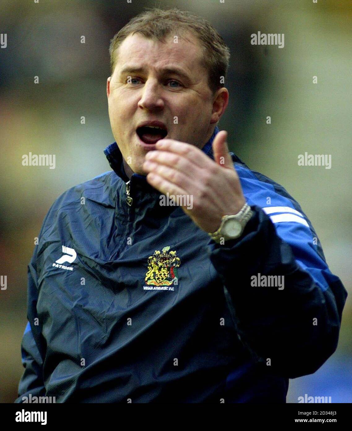 Wigan manager paul jewell shouts instructions hi-res stock photography ...
