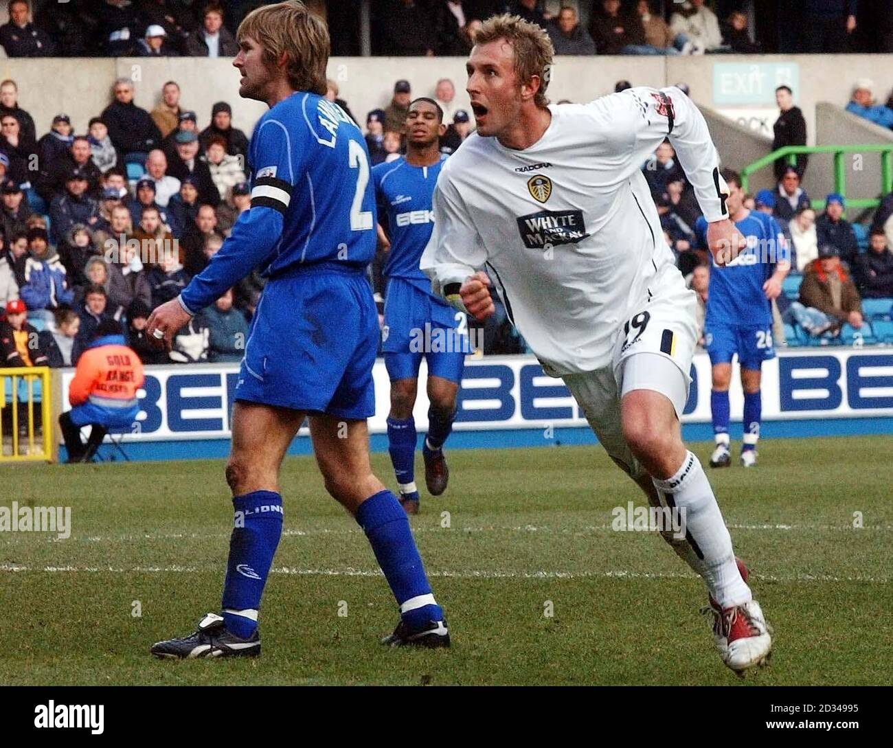 Leeds United's Rob Hulse celebrates scoring the equaliser Stock Photo ...