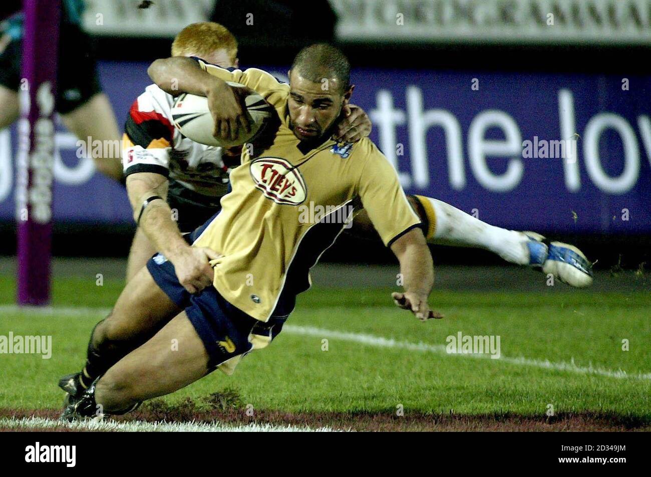 Rugby league tackling action chev walker hi-res stock photography and ...