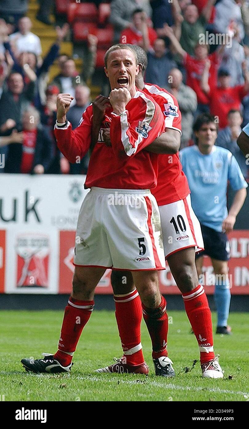 Last minute equaliser against manchester city hi-res stock photography ...