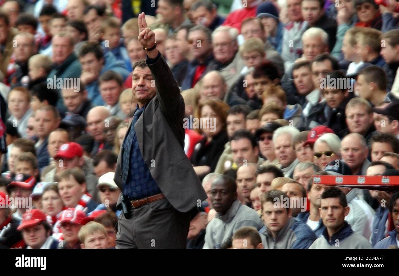 Bolton wanderers manager sam allardyce watches hi-res stock photography ...