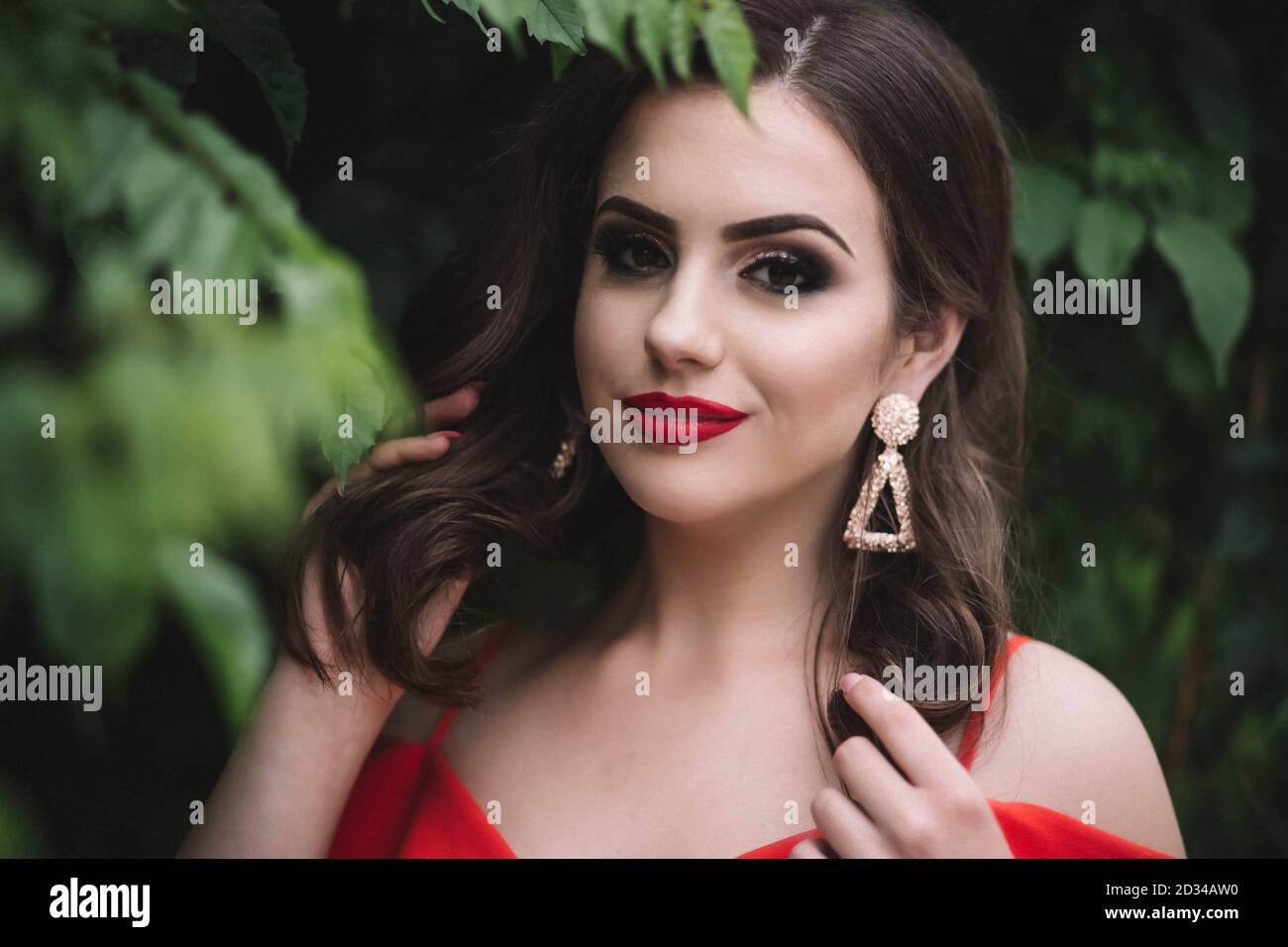 Glamorous portrait red lips hi-res stock photography and images - Alamy