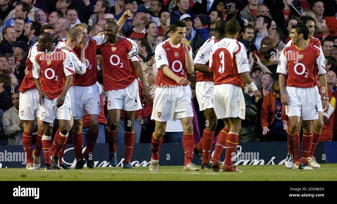 Arsenal players celebrate Patrick Vieira's (fifth left) goal Stock ...