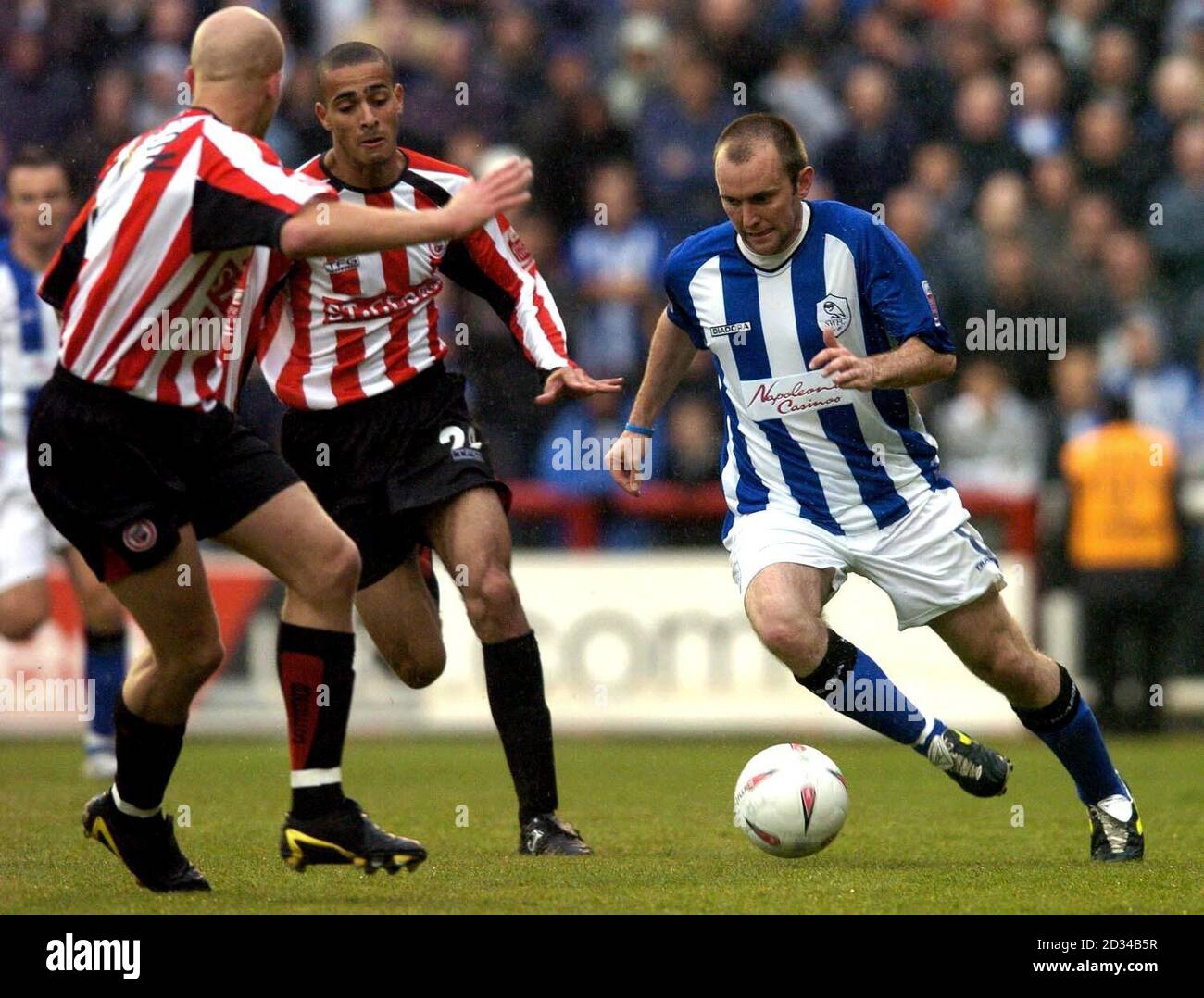 Sheffield Wednesday's Matthew Hamshaw (R) in action against Brentford ...