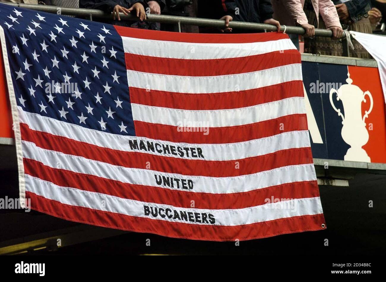 Inside the arsenal stadium fans hi-res stock photography and images - Alamy