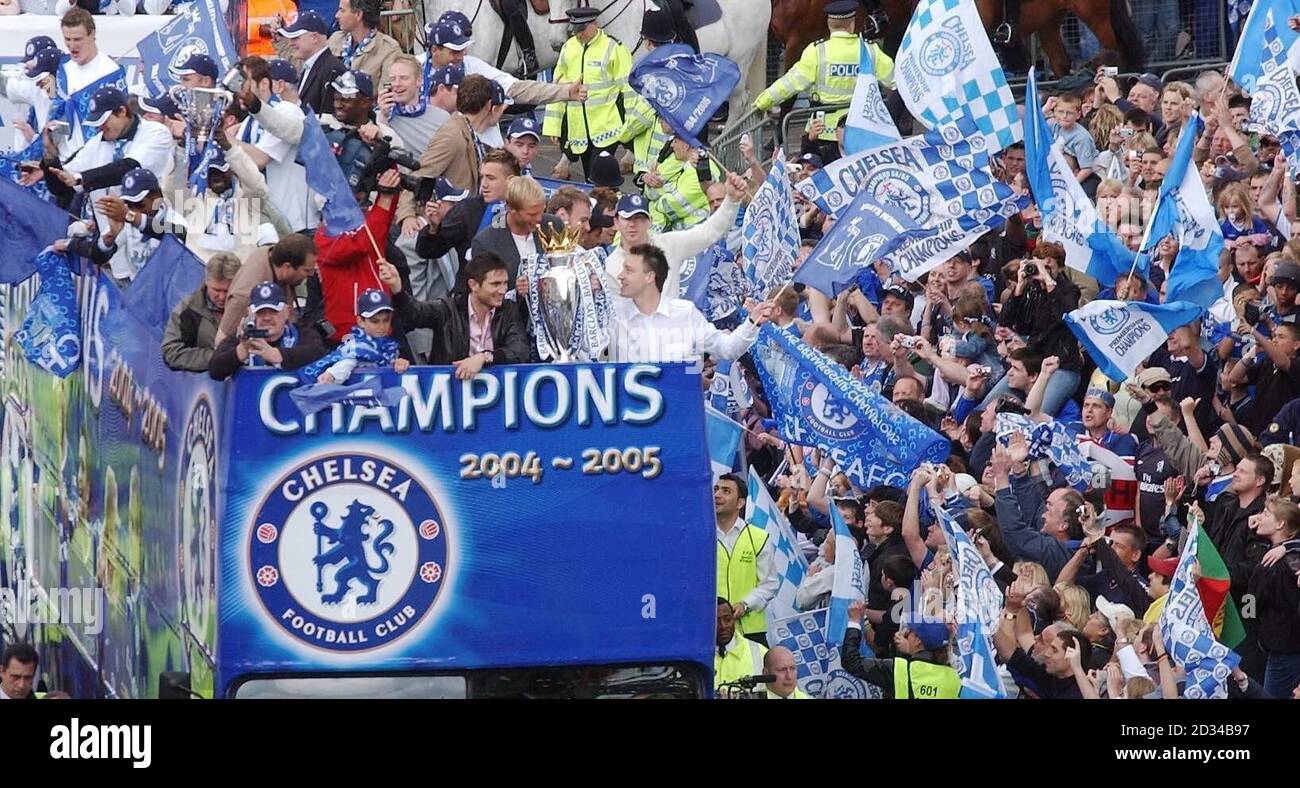 Chelsea flag players hi-res stock photography and images - Alamy