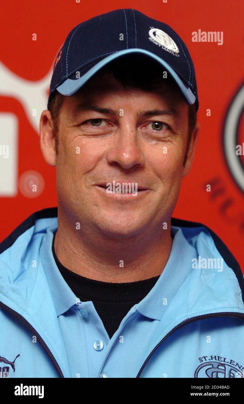 St Helens new coach Daniel Anderson speaks to the media Stock Photo - Alamy