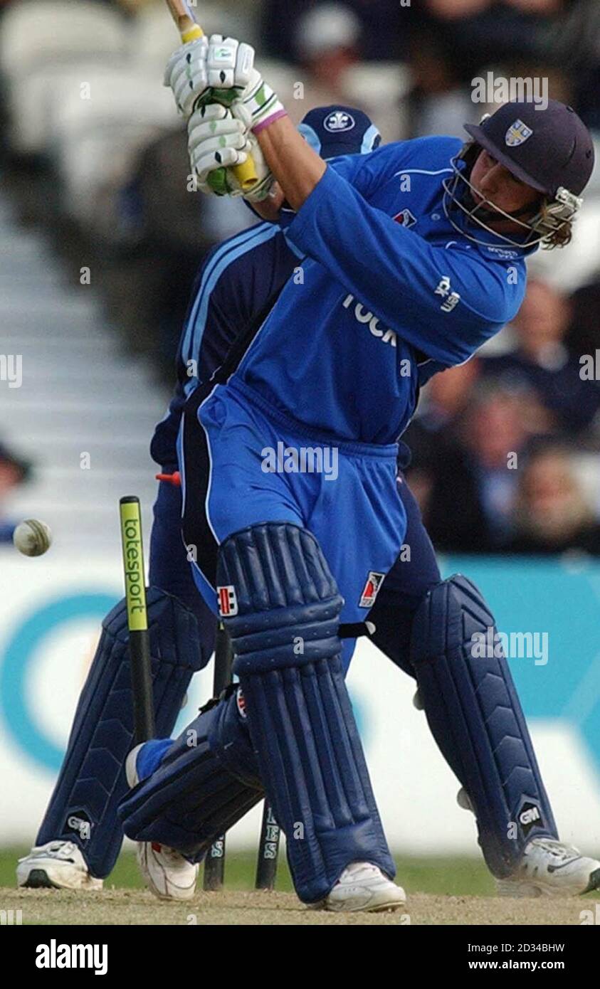 Durham's Phil Mustard looses his wicket Stock Photo - Alamy