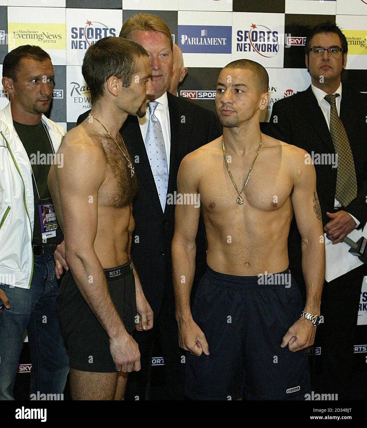 Michael Brodie (R) and Scott Harrison face to face Stock Photo - Alamy
