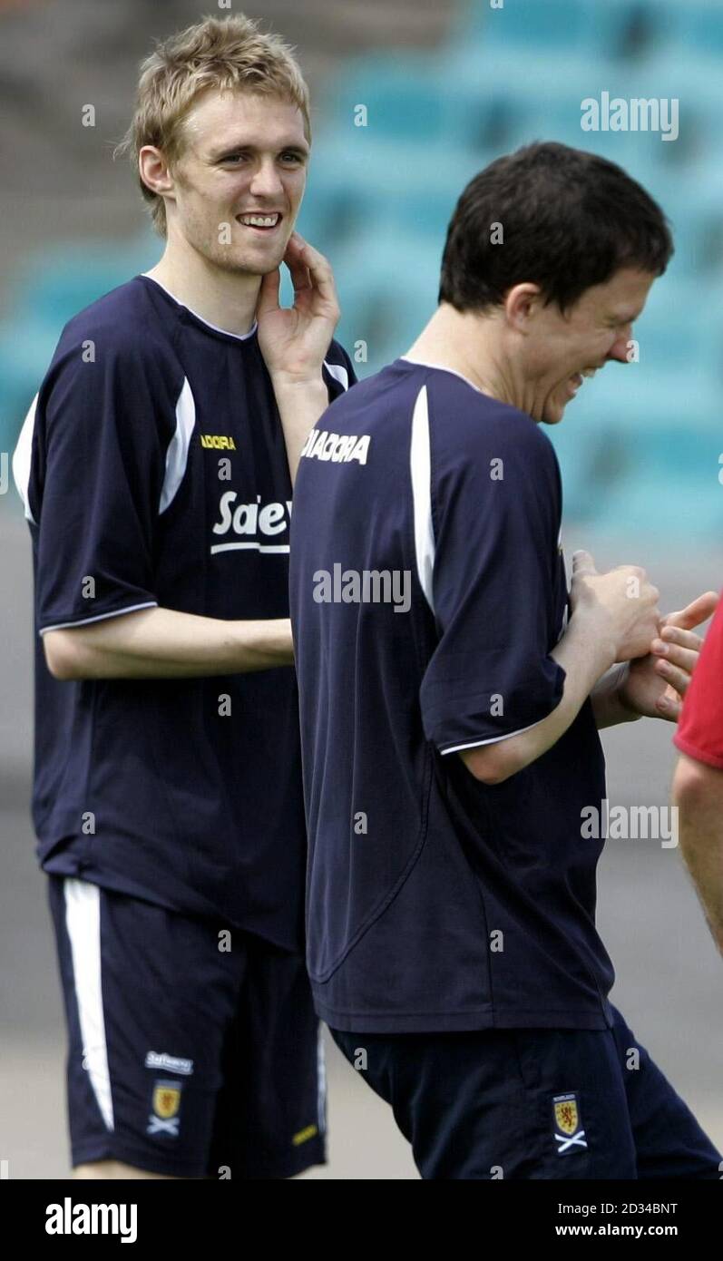 Scotland's Darren Fletcher (L) with Gary Caldwell Stock Photo - Alamy