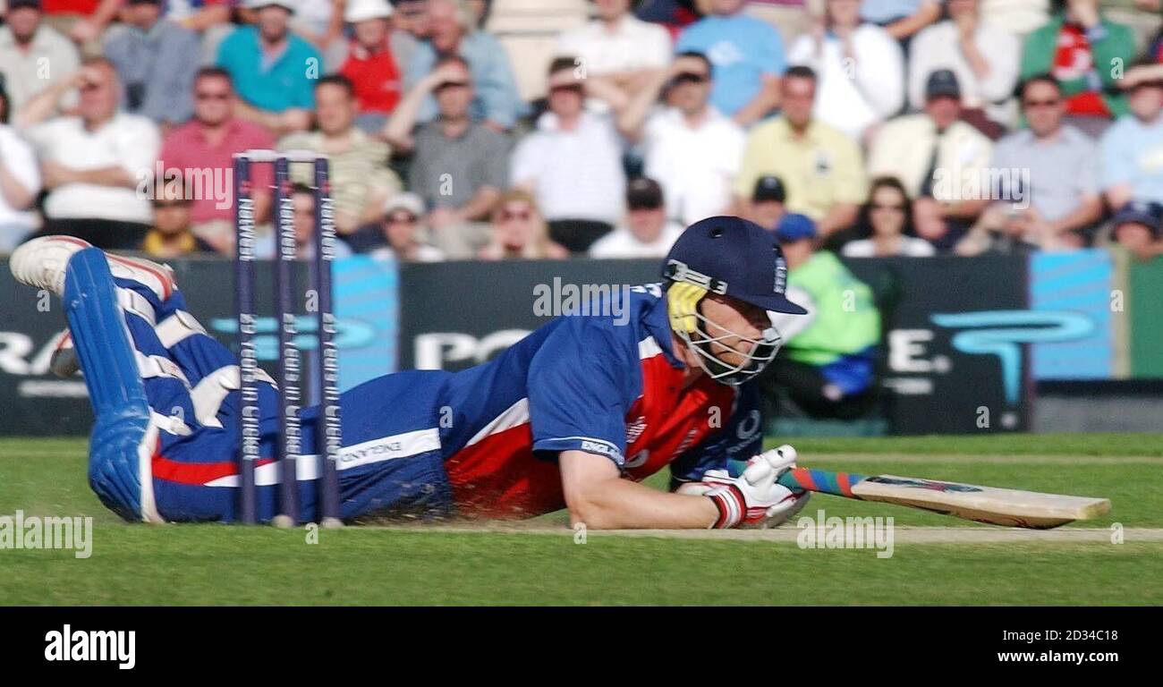 Brett lee and andrew flintoff hi-res stock photography and images - Alamy