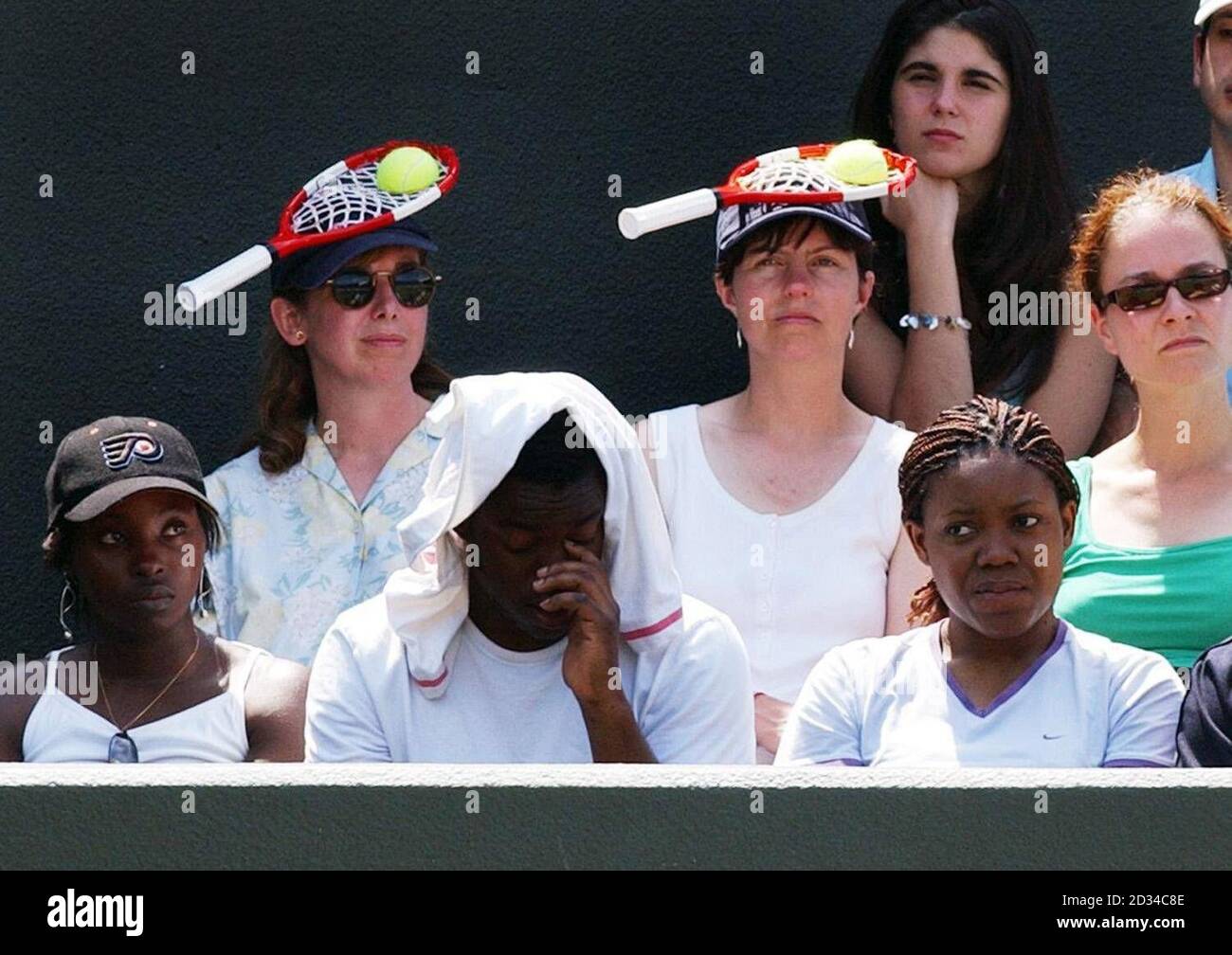 Tennis fans wear hats hi-res stock photography and images - Alamy