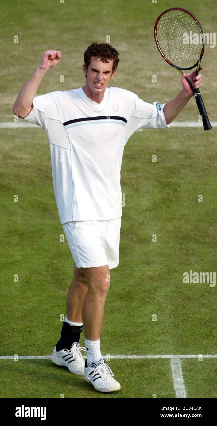 Great Britain's Andrew Murray celebrates his win Stock Photo - Alamy