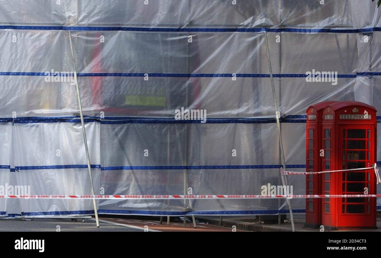 At the scene of the london bus bomb hi-res stock photography and images ...