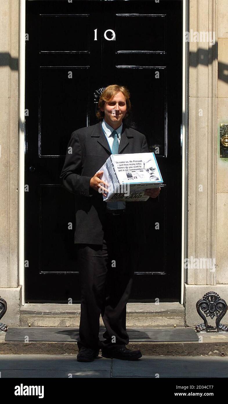 Paul foster outside 10 downing street hi-res stock photography and ...