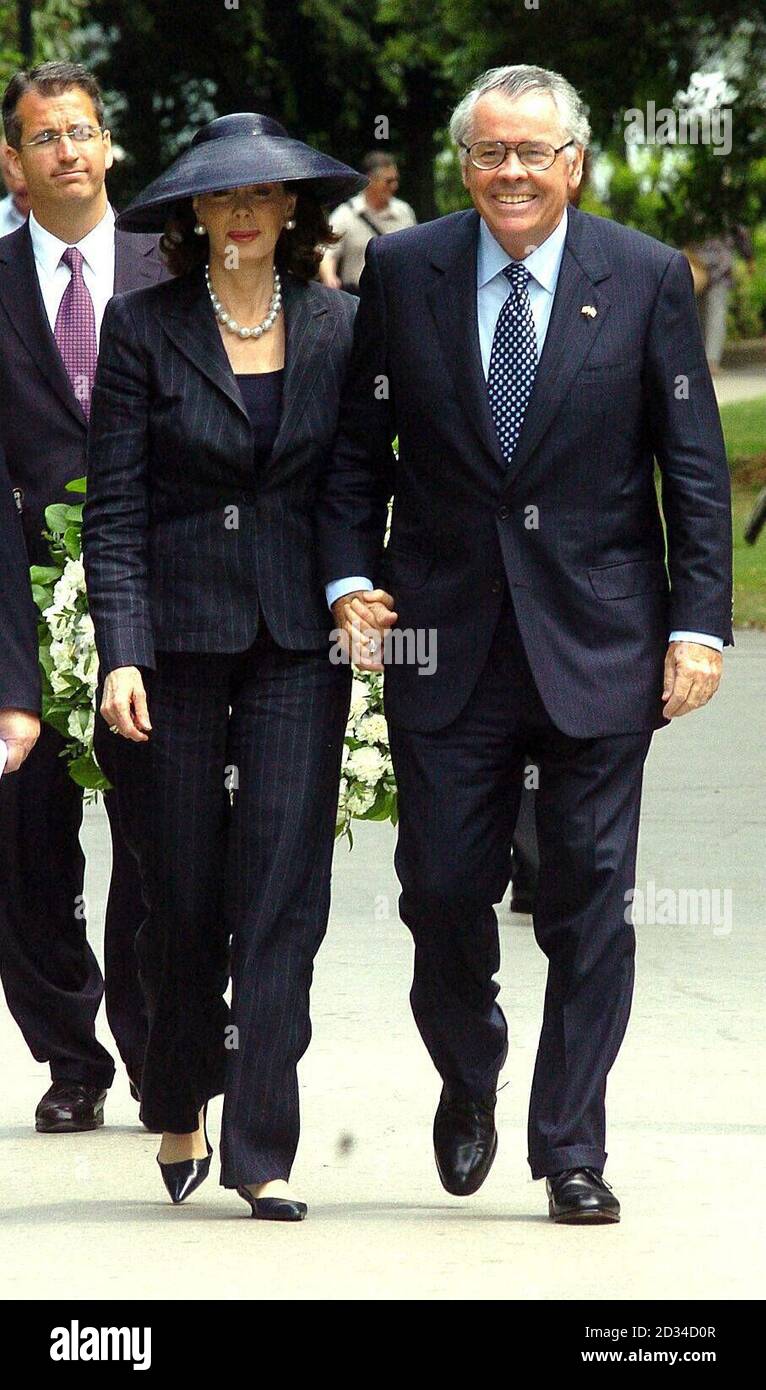 The new American ambassador to Britain, Robert Tuttle with his wife ...