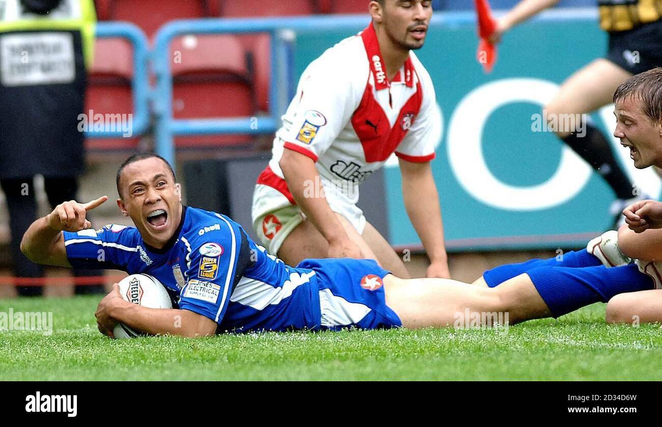 Hull's Motu Tony celebrates his try Stock Photo - Alamy