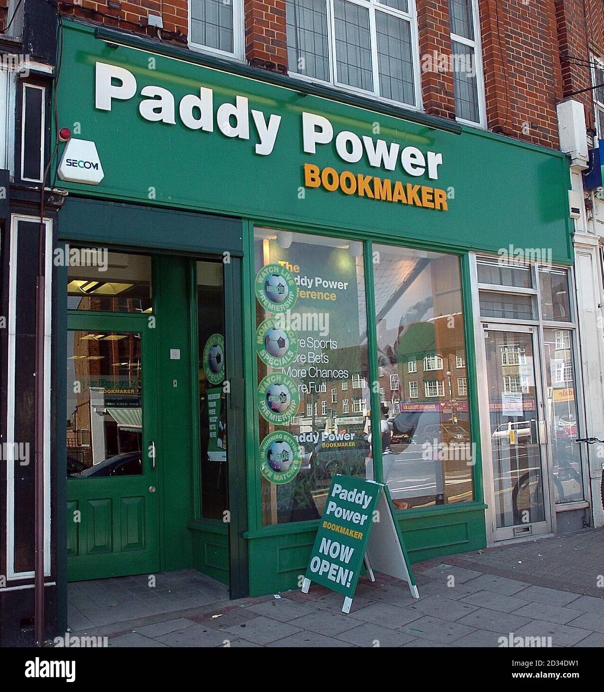 Paddy power exterior hi-res stock photography and images - Alamy
