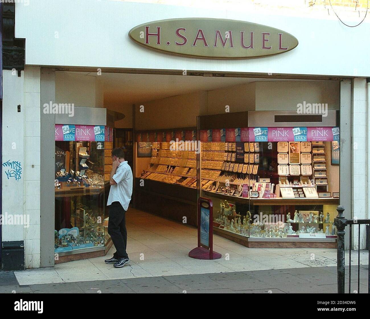 H samuel jewellery hi-res stock photography and images - Alamy