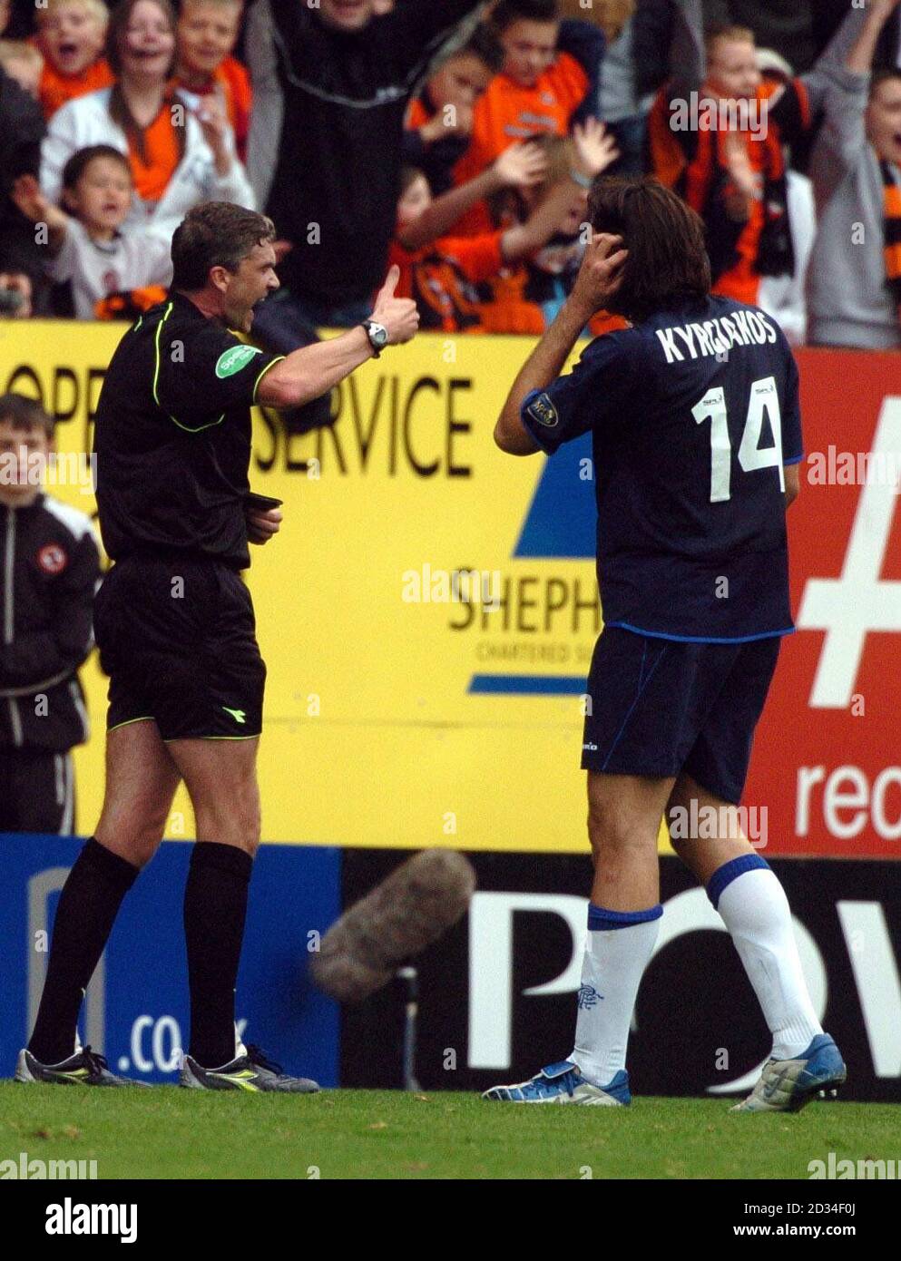 Referee charlie richmond hi-res stock photography and images - Alamy