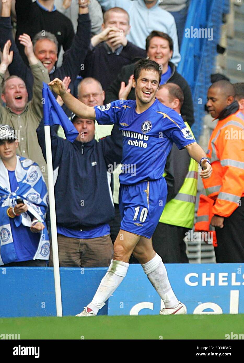 Chelsea's Joe Cole celebrates scoring the fourth goal Stock Photo - Alamy